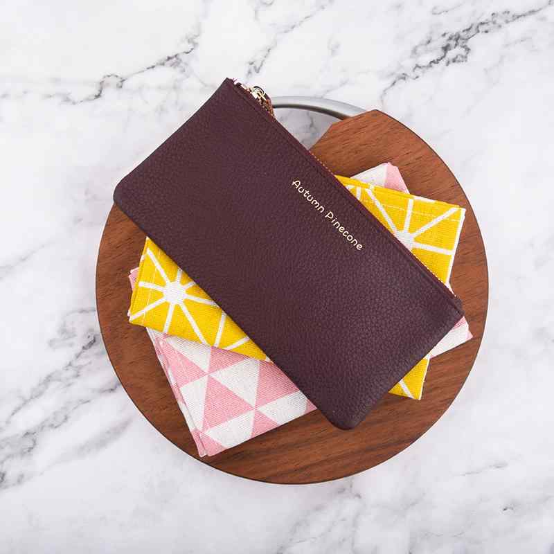 ・カテゴリ: コインケース・.ナチュラル・素材: 牛革・素材特徴: トップグレインレザー・裏地素材: ポリエステル・形状: 横型・開閉方式: ファスナー・柄: 無地・デザイン要素: ライチ柄・内部構造: 小銭入れ.カード入れ.キーホルダー・...