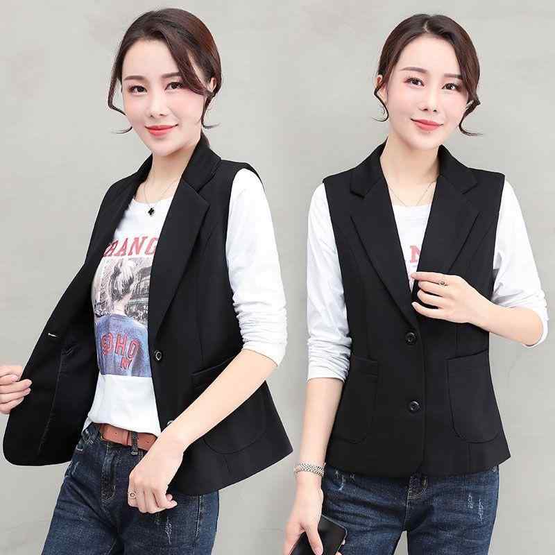 ・サイズ展開: M.L.XL.2XL.3XL・柄: 無地・スタイル: ベーシック・ネックライン: テーラードカラー・前開き: ダブルボタン・カラー展開: ブラック・着丈: ショート・ディテール: アップリケ・素材: トリアセテート