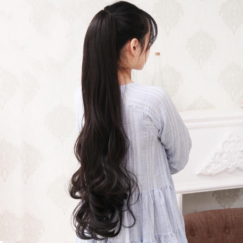 ・カテゴリ: ウィッグ・スタイル: クリップ式ポニーテール・主な素材: 耐熱ファイバー・長さ: 約70cm・カラー展開: ブラック.ダークブラウン.マロンブラウン.ライトブラウン・特徴: 安定固定・用途: スタイルチェンジ