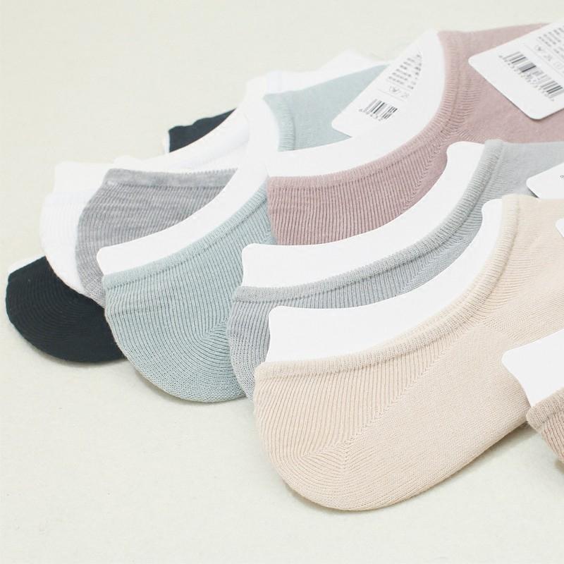 ・機能: 隠し履き・サイズ展開: フリーサイズ・主な素材: 綿・柄: 無地・・対象: 女性・カラー展開: ブラック.グレー.ホワイト.マルチカラー・丈: フットカバー・厚さ: 薄手・仕様: シリコン滑り止め・セット内容: 4足組