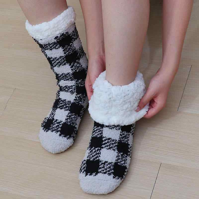 ・・デザイン: 織り柄・主な素材: ポリエステル・股上: レギュラー・筒丈: ミドル・厚み: 厚手・用途: ルームソックス・柄: ひし形・セット内容: 1足組・性別: ユニセックス・カラー展開: アプリコット.ピンク.レイクブルー.ライトグ...