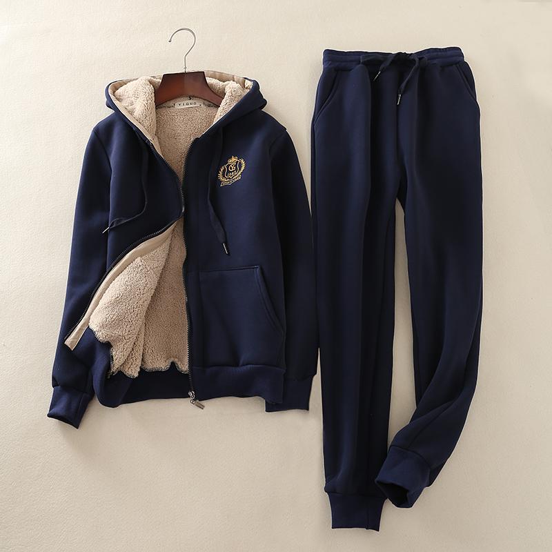 ・スタイル: きれいめカジュアル・タイプ: ジップアップパーカー・ネックライン: フード・袖丈: 長袖・前立て: ジッパー・柄: レタリング・デザイン特徴: 刺繍.ポケット.リブ・素材: 綿95%.ポリウレタン5%・厚さ: 裏起毛・裏地: ...