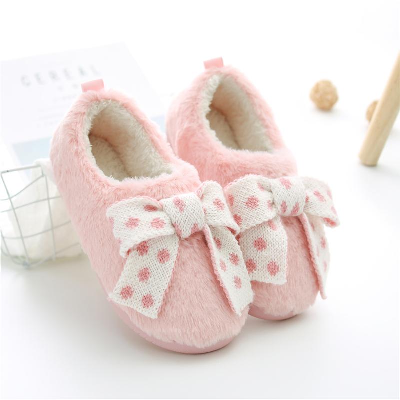 ・サイズ展開: 35-36 37-38 39-40・カラー: 白蝶ピンクドット・用途: 室内用スリッパ・スタイル: バッククローズ・主な素材: 起毛素材・ソールの厚さ: 約15cm〜35cm未満