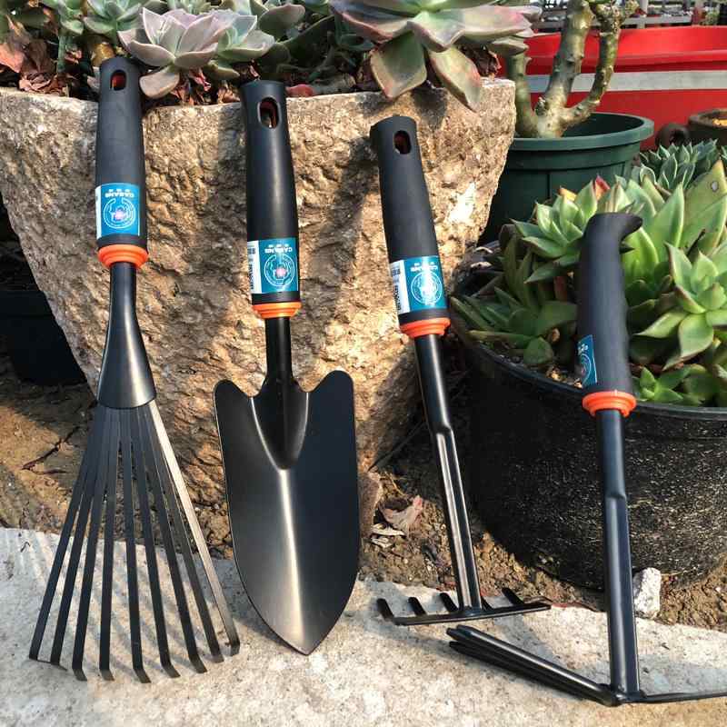 ・素材: 鉄製・バリエーション: 根切りスコップ.落ち葉熊手.5本爪レーキ.両頭鍬.根切りスコップ＆落ち葉熊手.根切りスコップ＆5本爪レーキ.根切りスコップ＆両頭鍬.根切りスコップ.落ち葉熊手.5本爪レーキ.両頭鍬.根切りスコップ.小白薬6...