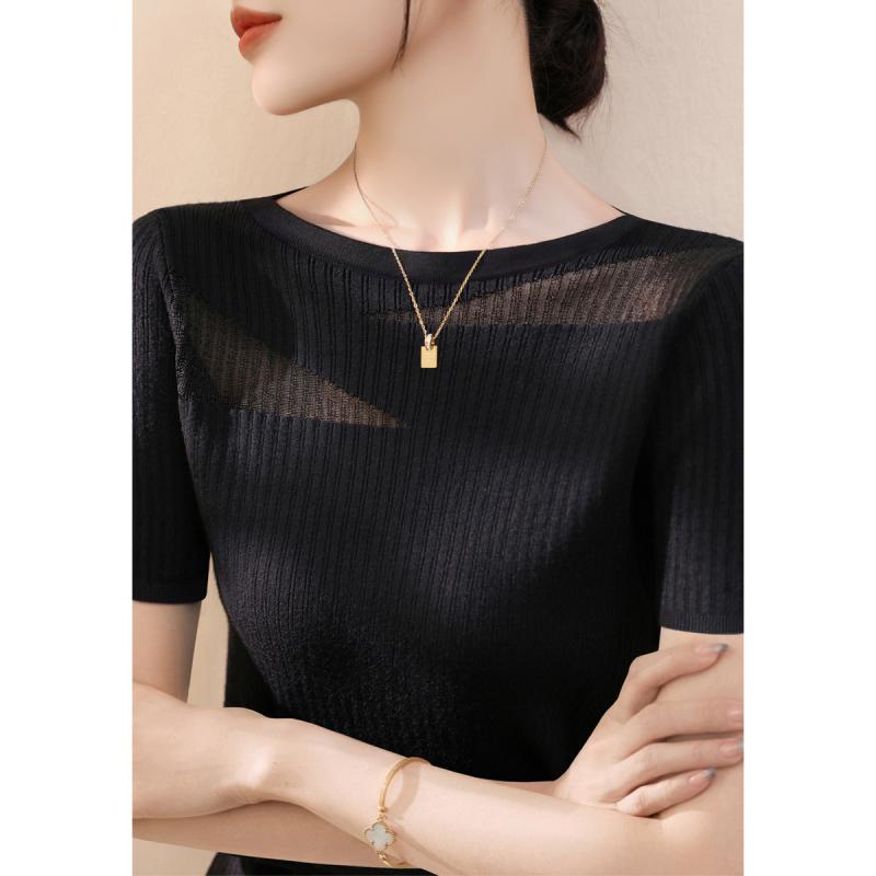 スタイル: オフィス向け シルエット: タイトフィット 素材: レーヨン81.6%.ナイロン18.4% デザイン: プルオーバー 袖タイプ: レギュラー 袖丈: 半袖 襟型: オフショルダー 着丈: レギュラー丈 柄: 無地 カラー: ブラ...