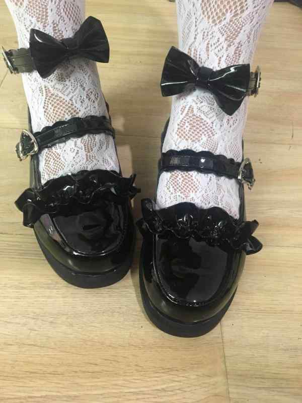 ・スタイル: ロリータ・種類: パンプス・対象: 若者層（18〜40歳）・要素: ストラップ・アッパー素材: PU・裏地素材: PU・ヒール高: 低ヒール（約1〜3cm）・つま先形状: ラウンドトゥ・ヒール形状: スクエアヒール・履き口深さ...