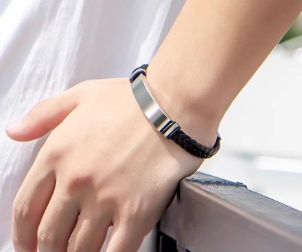 ブレスレット メンズ レザー PU 編み込み ロープ チタン製 手首 アクセサリー 耐久性 シンプル 上品 おしゃれ カジュアル 韓国 普段使い シルバー 黒