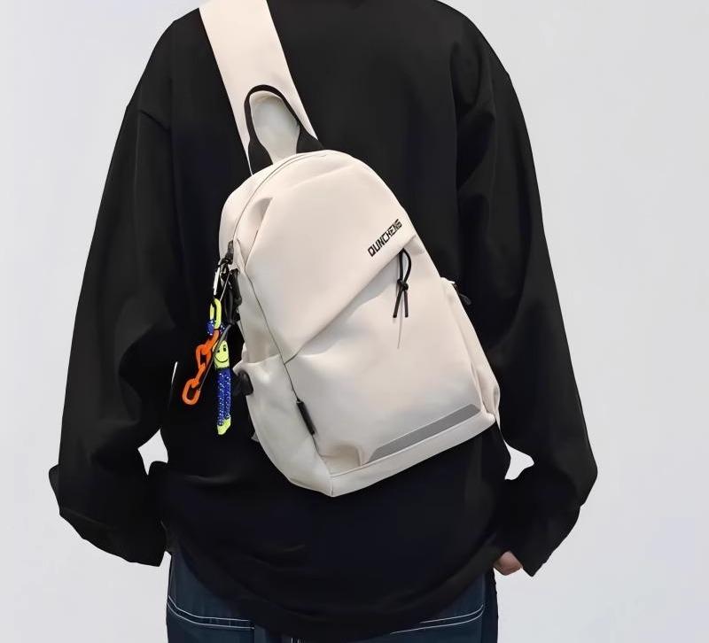 素材: ナイロン生地開閉方法: ジッパーパターン: 文字/数字/テキスト形状: 長方形要素: 文字該当シーン：レジャー裏地素材: ポリエステル持ち運びパーツの種類: ソフトハンドルバッグの硬さ：ソフト