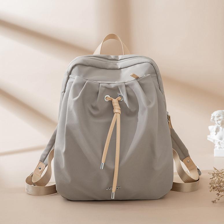 素材: 牛津布 閉じ方: ファスナー 柄: 無地 形状: 縦型長方形 性別: 女性 流行要素: ギャザー カラー: ブラック.アプリコット.パープルピンク.グレーブルー 内側構造: ファスナー付きポケット.携帯ポケット.仕切りファスナーポケ...