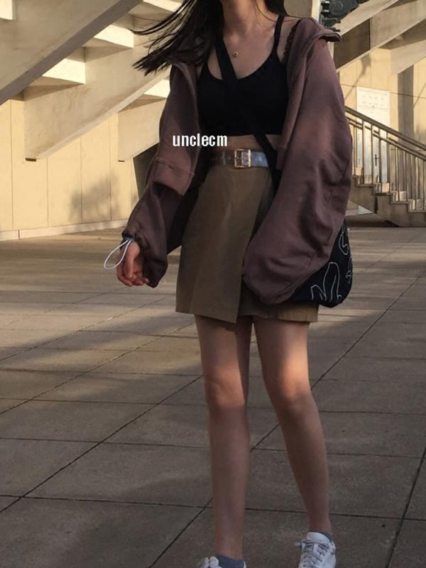 シルエット: ウエストベルト カラー: ゴールド.シルバー デザイン: 幾何学模様 ベルトバックルタイプ: ピンバックル 加工: 光沢仕上げ 幅: 3.2cm