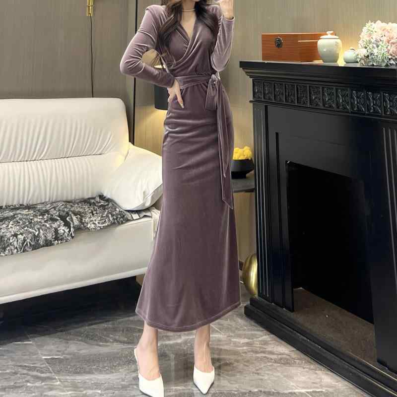 サイズ: S.M.L.XL 素材: ポリエステル 柄: 無地 襟元: Vネック ウエスト位置: ミドルウエスト 前立て: ボタンなし カラー: バイオレット 袖タイプ: レギュラー袖 構成: 単品 シルエット: Hライン 袖丈: 長袖 スカ...