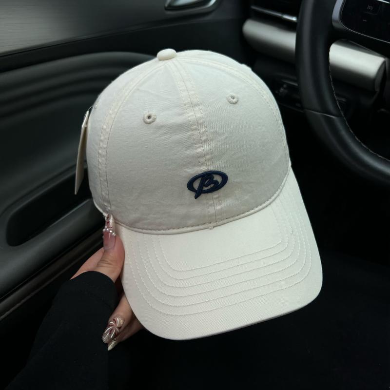 シルエット: カジュアル デザイン: 刺繍入り 帽子タイプ: ベースボールキャップ つば形状: カーブ トップ形状: 丸型 素材: ポリエステル 柄: アルファベット柄 つばデザイン: ロールエッジ サイズ: M（56-58cm） カラー:...