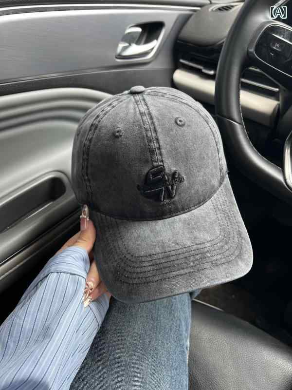 デザイン: 刺繍入り シルエット: ラウンド型 つば形状: カーブ つばデザイン: ロールエッジ タイプ: ベースボールキャップ 素材: ポリエステル 柄: アルファベット サイズ: M（56-58cm） カラー: ベージュ.ピンク.ブラッ...