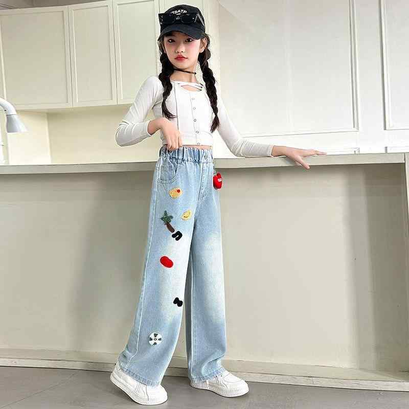 スタイル: 韓国 パンツタイプ: ジーンズ ウエスト: ハイウエスト 生地: デニム シルエット: ゆったり 丈: ロング 柔らかさ: 普通 デザイン: タオル刺繍入り フロント: ウエストゴム 加工: ウォッシュ加工 柄: ロゴプリント ...