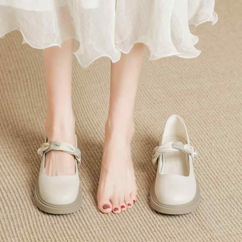 要素：浅い口対象者: （18～40歳）留め具: ワンラインバックル適したシーン: 毎日表面素材: マイクロファイバーつま先スタイル: ラウンドトゥヒールスタイル: フラット底ソール素材: ゴム革の特徴: シェービングレザー