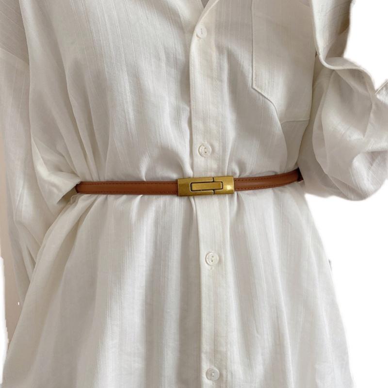 素材: 牛革（二層） デザイン: シンプル カラー: ブラック.ブラウン バックル素材: 合金 バックルタイプ: フック式 ベルト幅: 1.3cm 柄: 幾何柄 素材: 光沢あり シーン: カジュアル