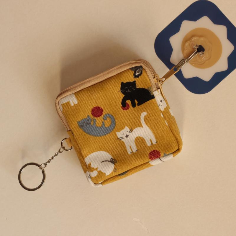 モチーフ: 花柄 テイスト: ナチュラル 裏地素材: 綿 開閉タイプ: ファスナー タイプ: コインケース 形状: 縦型 素材: 綿 内側仕様: カードポケット.小銭入れ 柄: 植物・花柄 対象: 女性 カラー: ライトブルー.マルチフラワ...