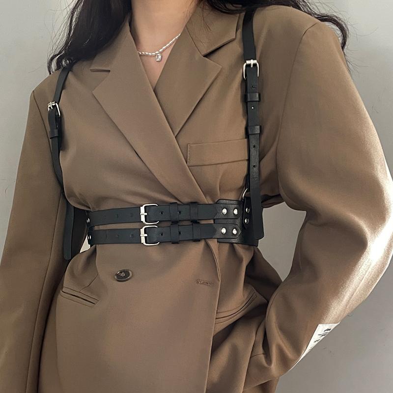 素材: 合皮 デザイン: シンプル タイプ: ベルト カラー: ブラック バックル素材: 合金 バックルタイプ: ピンバックル ベルト仕様: シングルループ 素材: ソフト