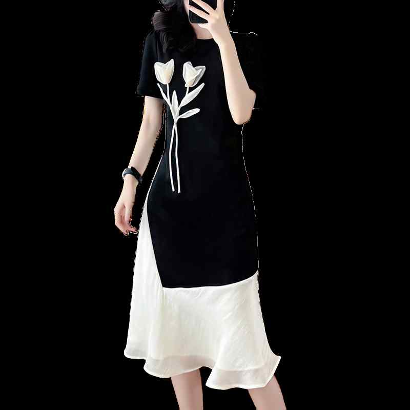 スタイル: オフィス デザイン: 切り替え.重ね着風 ウエストタイプ: ミドルハイウエスト 袖タイプ: レギュラー スカートシルエット: Aライン 組み合わせ: 重ね着風 袖丈: 半袖 スカート丈: ミモレ丈 ネックライン: クルーネック ...