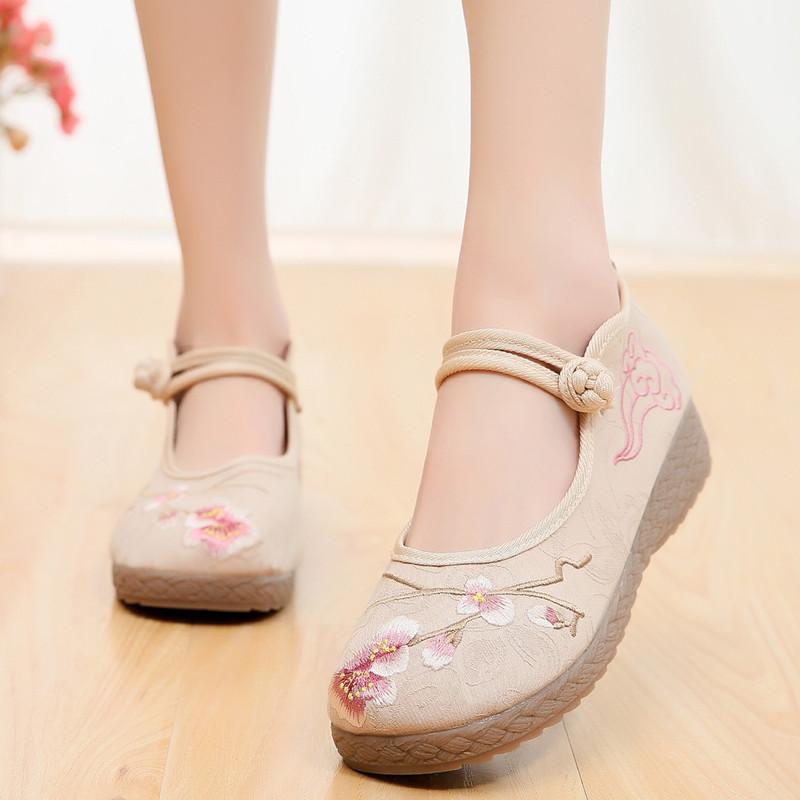 閉じ方: 一字式バックル サイズ: 35.36.37.38.39.40 柄: 植物花柄 テイスト: エスニック デザイン: 刺繍入り ヒール高: 低め カラー: ブルー.ベージュ つま先形状: ラウンドトゥ ヒールタイプ: フラット 靴底素...