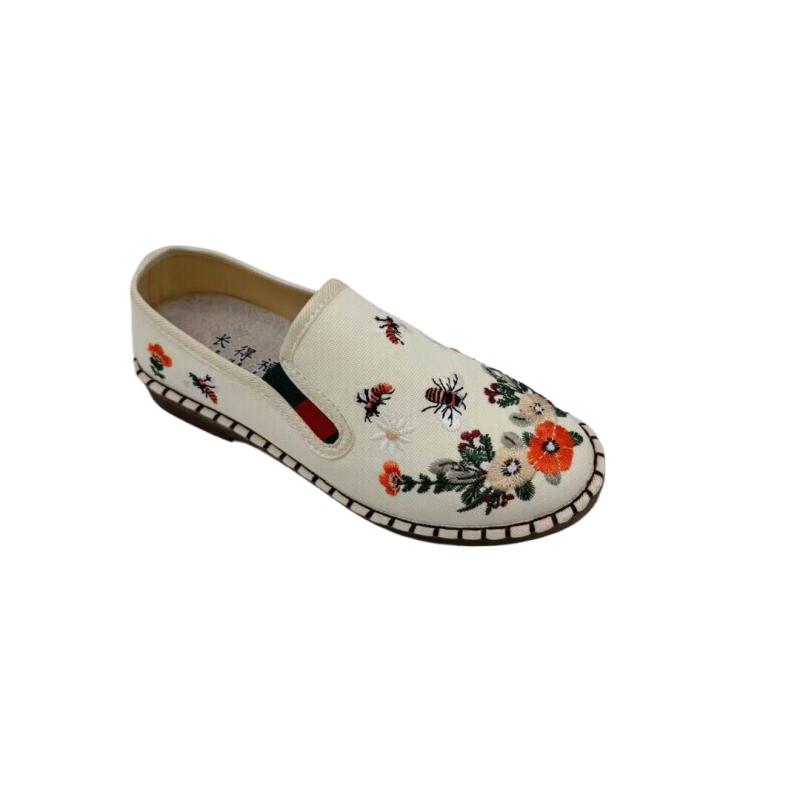 スタイル: エスニック デザイン: 刺繍入り 裏地素材: 布 サイズ: 35.36.37.38.39.40.41 着脱タイプ: スリッポン シーン: デイリー アッパー素材: 布 靴製造技法: ステッチ製法 ヒール高: 低め つま先形状: ...
