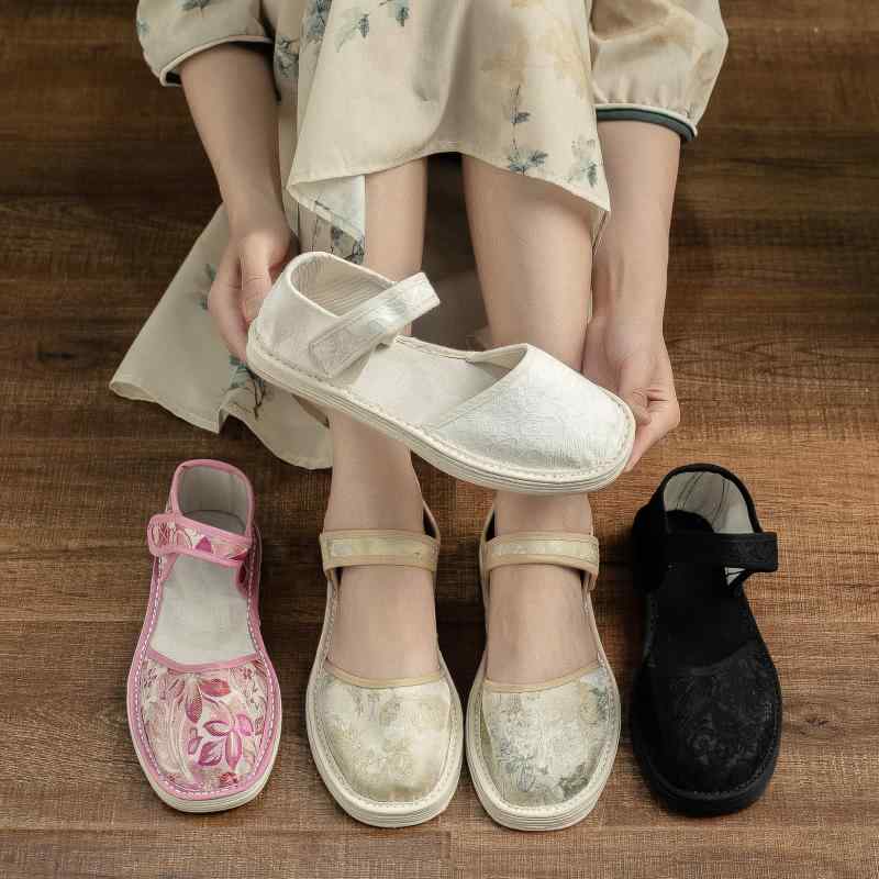 スタイル: 民族風 デザイン: 刺繍入り インナー素材: 綿 サイズ: 34.35.36.37.38.39.40 着用シーン: 日常 アッパー素材: 織物 製法: 縫製 ヒール高さ: フラット インソール素材: 布 つま先: ラウンドトゥ ...