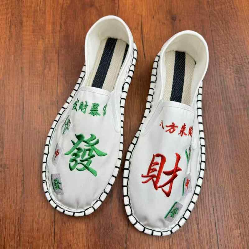 要素: ステッチデザイン スタイル: カジュアル アッパー内側素材: 布 シューズタイプ: スリッポン サイズ: 36.37.38.39.40.41.42.43.44.45 アッパー素材: 布 履き口タイプ: スリッポン 使用シーン: 日常...