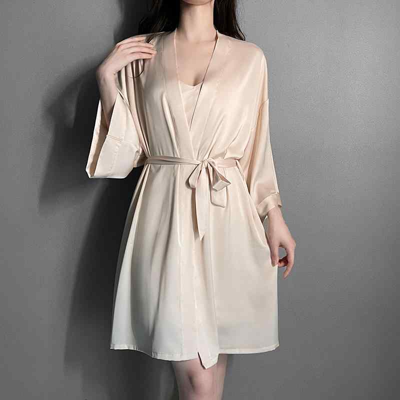 スタイル: セクシー 素材: 調生地 シルエット: 通常 着用シーン: ナイトウェア 生地の厚さ: 標準 袖丈: キャミソール スカート丈: ショート 襟元: Vネック 柄: 無地 性別: 女性 サイズ展開: M.L.XL.フリーサイズ カ...