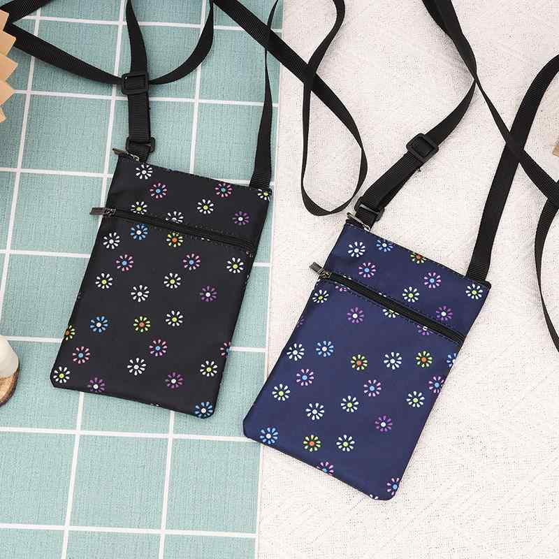 要素: ステッチライン 長さ: 18cm 形状: 縦型 素材: オックスフォード生地 サイズ: 6.7 開閉方式: ファスナー 柄: 植物・花柄 性別: 女性用 カラー: ブラックドット.ブルードット.ブラックフラワー.ブルーフラワー.パー...