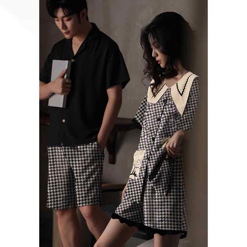 セット内容: 2点セット デザイン: プリント柄 パンツ丈: ショートパンツ 素材: アイス パンツ仕様: ウエストゴム シーン: カジュアル・ルームウェア 袖丈: 半袖 襟型: 大きめの襟 前合わせ: 重ね襟 柄: - 対象: カップル用...