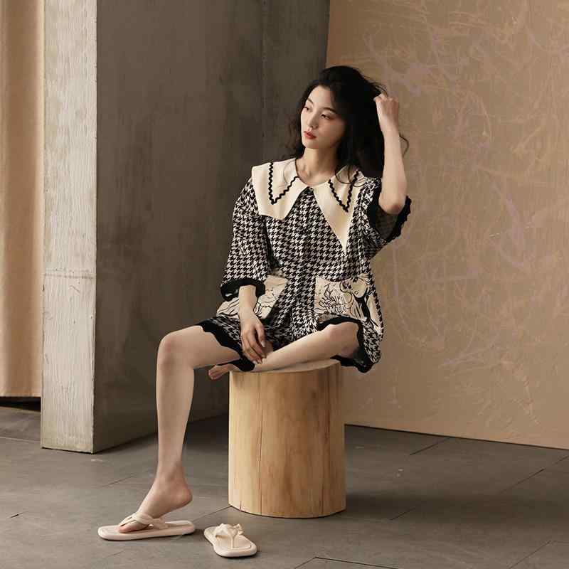 ルームウェア セット内容: 2点セット デザイン: プリント柄 パンツ丈: ロング 素材: 氷 ウエスト仕様: ウエストゴム 使用シーン: カジュアルなルームウェア 厚さ: 薄手 袖丈: 半袖 襟型: 大きな折り返し襟 前立て: 前開き 性...