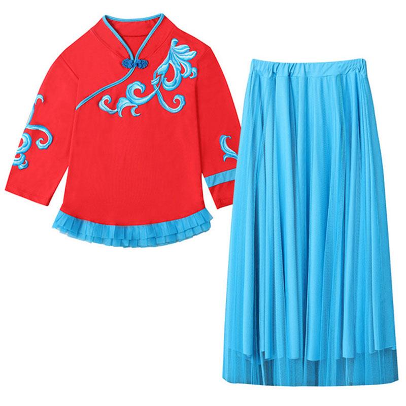 サイズ: M.L.XL.2XL.3XL.4XL.5XL.6XL.7XL.8XL 素材: アクリル混紡 柄: 無地 スタイル: スポーティー 襟型: 立ち襟 セット内容: セットアップ 前立て: ワンボタン カラー: 赤中袖トップス＋白スカー...