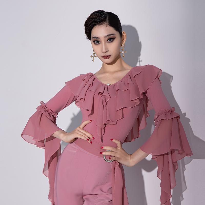 - シルエット: 長袖 - - ネックタイプ: Vネック - 性別: 女性向け - ダンスジャンル: デニム.サンバ.闘牛.チャチャ.ルンバ - サイズ: S.M.L.XL - カラー: ブラック.スモーキーピンク.ダークネイビー