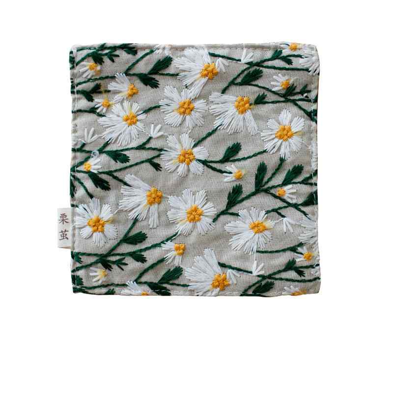 素材: ラミー刺繍 風格: 和風 カラー: 米色.ブラック.ホワイト.イエロー.グリーン サイズ: 10×10cm.13×13cm.20×20cm デザイン: 雛菊刺繍.丸葉刺繍.水草花刺繍 仕様: 二重構造のコースター