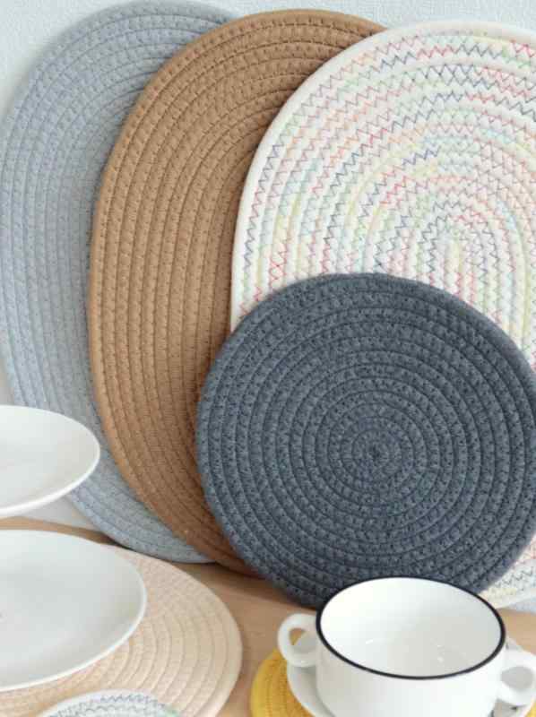 - 材質: 混紡 - スタイル: 北欧風 - カラー: ダークブルー.ダークグレー.ライトグレー.カーキ.アイボリー.リネン.レインボー.ブルーカラー - サイズ・仕様: 11cm（コースター）1枚入り.18cm 1枚入り.24cm 1枚入...