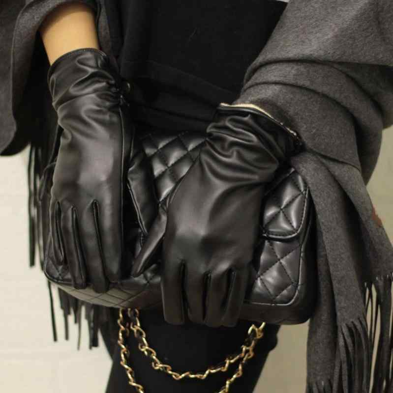 - - カテゴリ: レディース - 贈り物の対象: 友人 - カラー: レッド.ブラック - 対象年齢: 20代～50代 - デザイン: 指なし手袋