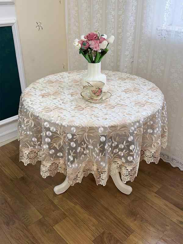 主な柄: 植物花柄 工芸: 刺繍 形状: 円形 素材: ポリエステル サイズ: 90cm円形（60cm以内円卓用）.120cm円形（60〜80cm円卓用）.150cm円形（80〜110cm円卓用）.180cm円形（120〜140cm円卓用）...