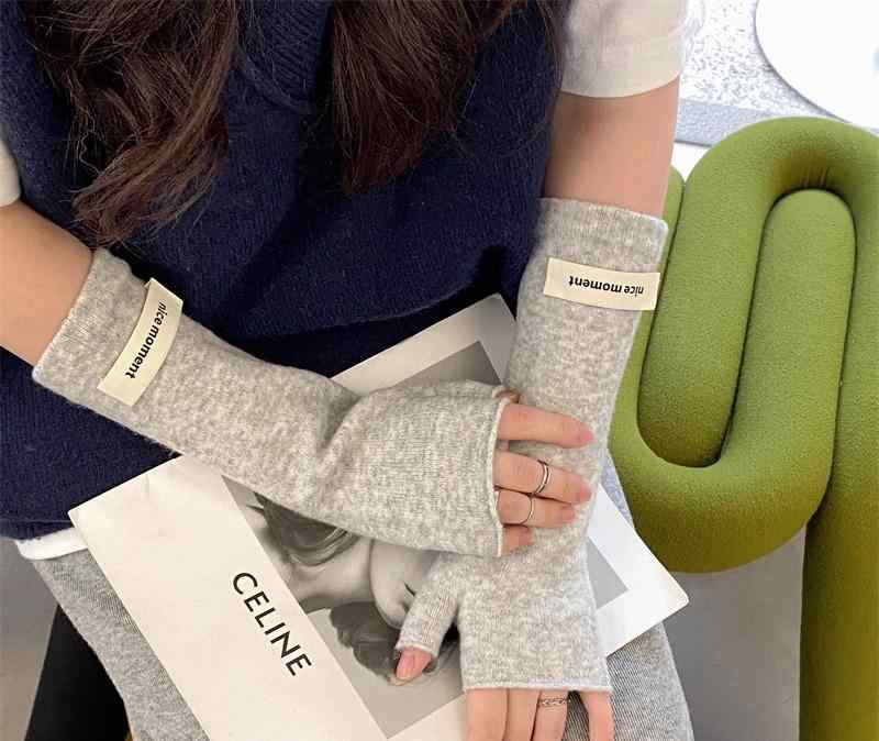 サイズ: フリーサイズ 素材: 毛糸 カテゴリ: ユニセックス カラー: アボカドグリーン.ブラック.シーソルトブルー.オートミール.スイートオレンジ.グレイッシュグレー デザイン: ハーフフィンガー手袋