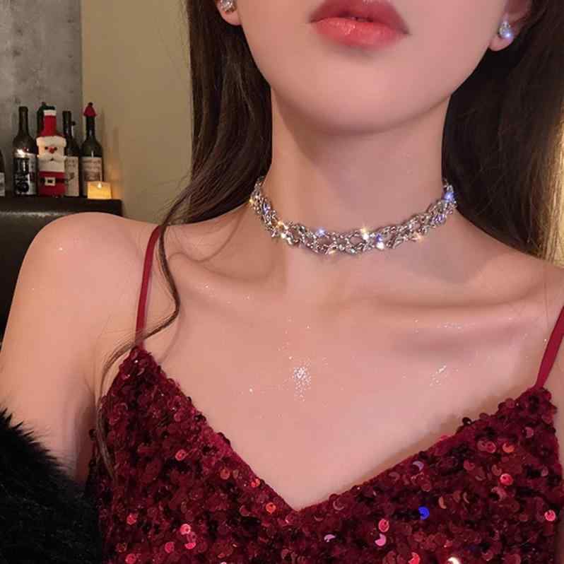 - スタイル: スイートクール風 - 種類: アクセサリー - チェーン素材: 合金.銀メッキ.金メッキ - ペンダント素材: 合金.人工宝石・半宝石付き - 柄: 幾何学模様 - ペンダント付き: あり - 延長チェーン: 10cm以下 ...