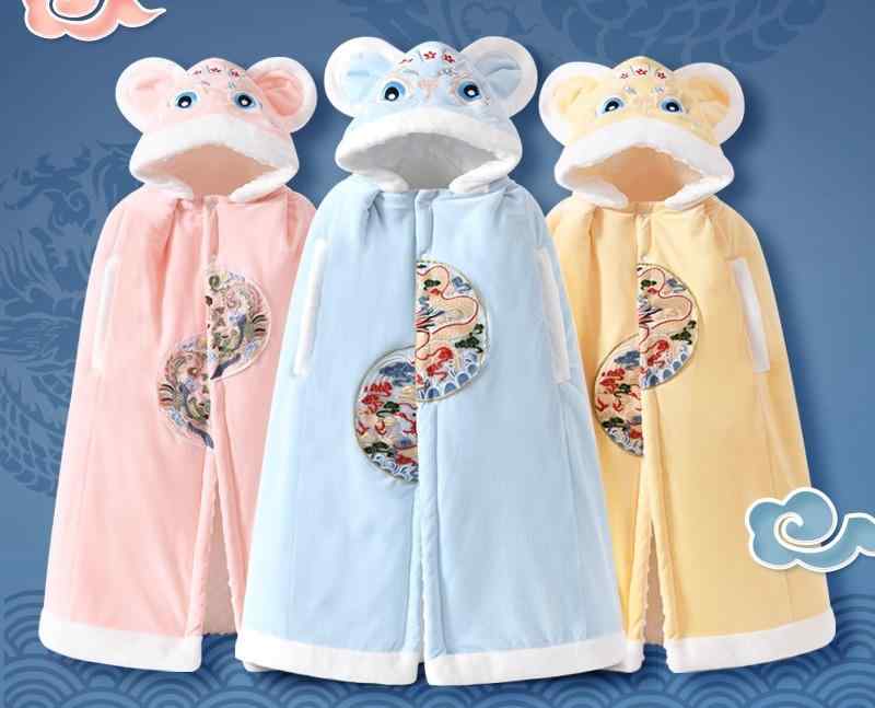 - 風 - 素材: ベロア - 裏地: 毛素材 - 成分: ポリエステル - 厚さ: 厚手 - ボタン: 一つボタン - フード: 取り外し不可のフード付き - 性別: 男女兼用 - カラー: 喜托龍門ブルー.喜托龍門イエロー.龍蟠鳳翥ピン...