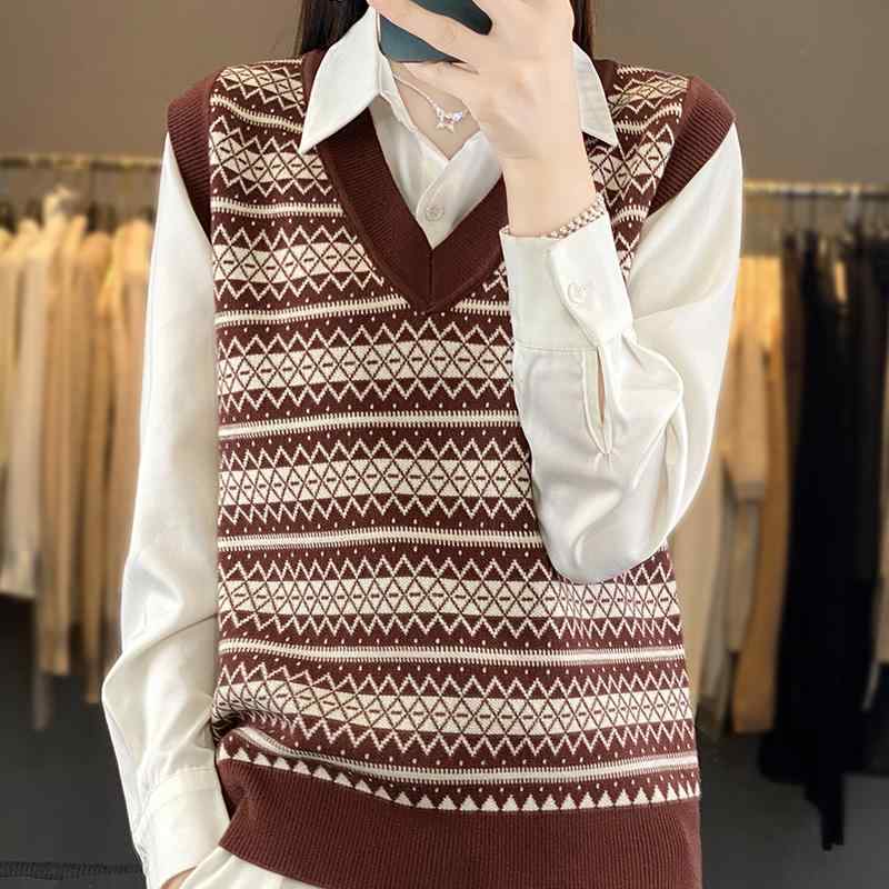 サイズ: S.M.L.XL.2XL 柄: チェック柄 スタイル: ベーシック 襟型: Vネック 前開き仕様: ボタンなし カラー: ブラック.コーヒー.ワインレッド 着丈: レギュラー デザイン: ベスト ディテール: ジャカード織