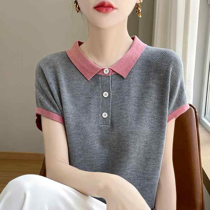 要素: ボタン.シンプルでカジュアル スタイル: デイリーカジュアル シルエット: ゆったり 柄: 配色 素材: 記載なし 袖タイプ: フリルスリーブ 厚さ: 薄手 袖丈: 半袖 襟型: ポロ襟 着丈: ショート丈 カラー: グレイッシュグ...