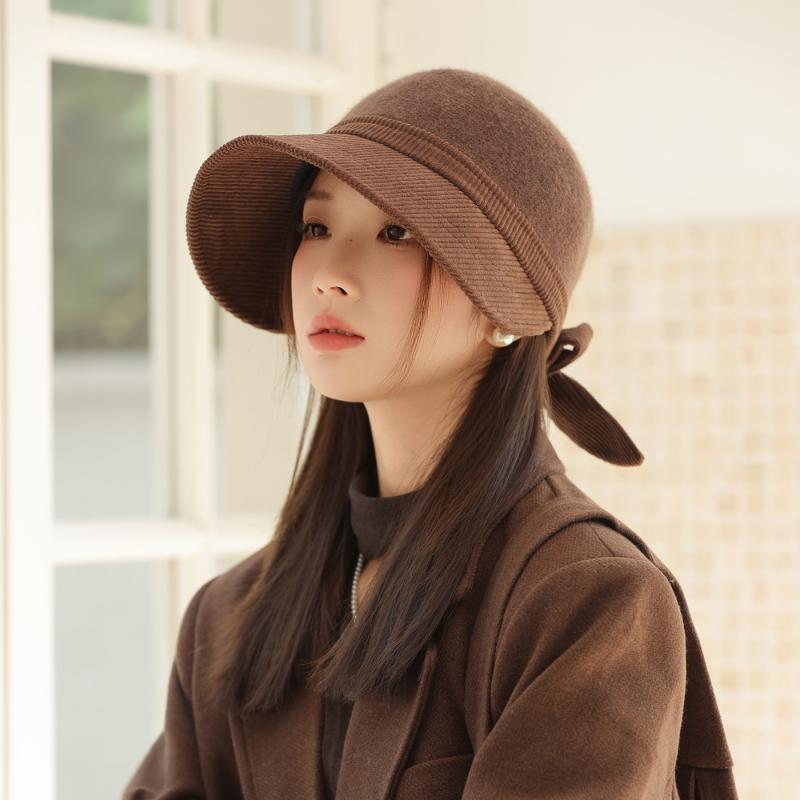 厚さ: 厚手 折りたたみ: 折りたたみ可能 サイズ: 調節可能 帽子タイプ: ダックビルキャップ つばの形状: 幅つば広 帽子の形: 丸型 調節機能: 調節可能 デザイン: リボン付き 機能: 保温.防止紫外線 カラー: ブラック.コーヒー...
