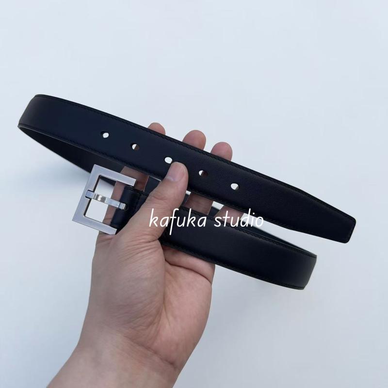 帯素材: 牛革 デザイン: 無地 スタイル: ベーシック ベルトタイプ: ベルト 幅: 3.0cm サイズ: 75cm.80cm.85cm.90cm バックルタイプ: ピンバックル バックル素材: 銅 仕上げ: 光沢あり 性別: 女性 色:...