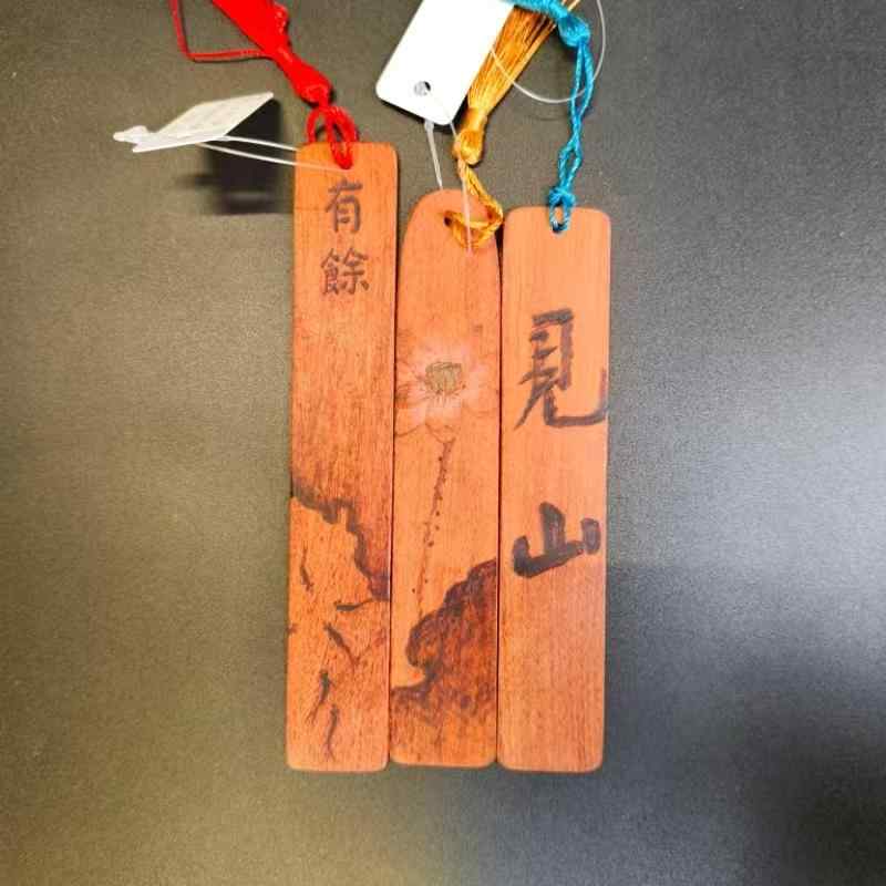 ・カテゴリ: しおり・テーマ: 吉祥モチーフ・種類: 渓山、考神、青蓮、有余、見山、パンダ、魚