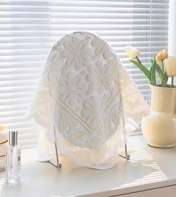 ・カラー展開: 銀杏の葉、吉祥花（二色）、花仙子（二色）、牡丹の花、小梅の花（ベージュ）・サイズ展開: 丸型鏡カバー 60×60cm、鏡カバー 80×80cm、化粧スツールカバー 90×90cm、多用途鏡カバー 100×100cm、多用途カ...