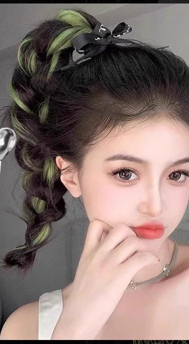 ・商品名: 挑染ヘアエクステ・素材: 耐熱ファイバー・カラー展開: ライラックパープル、ジェリーグリーン、バービーピンク、スモーキーブルー、オーロラグリーン、アークティックグリーン、ラズベリーレッド、サクラピンク、ホワイトティーグレー、アッ...