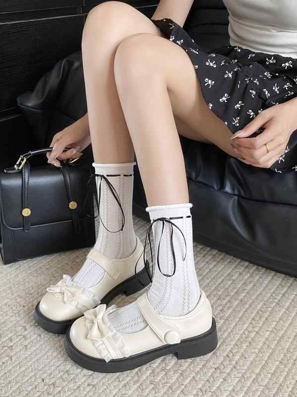 ・スタイル: ・流行要素: リボン・裏地素材: PU・サイズ展開: 35, 36, 37, 38, 39・対象: 18〜40歳・留め具: スリッポン・シーン: デイリー・アッパー素材: PU・製法: 接着・ヒール高: 3〜5cm・タイプ: ...