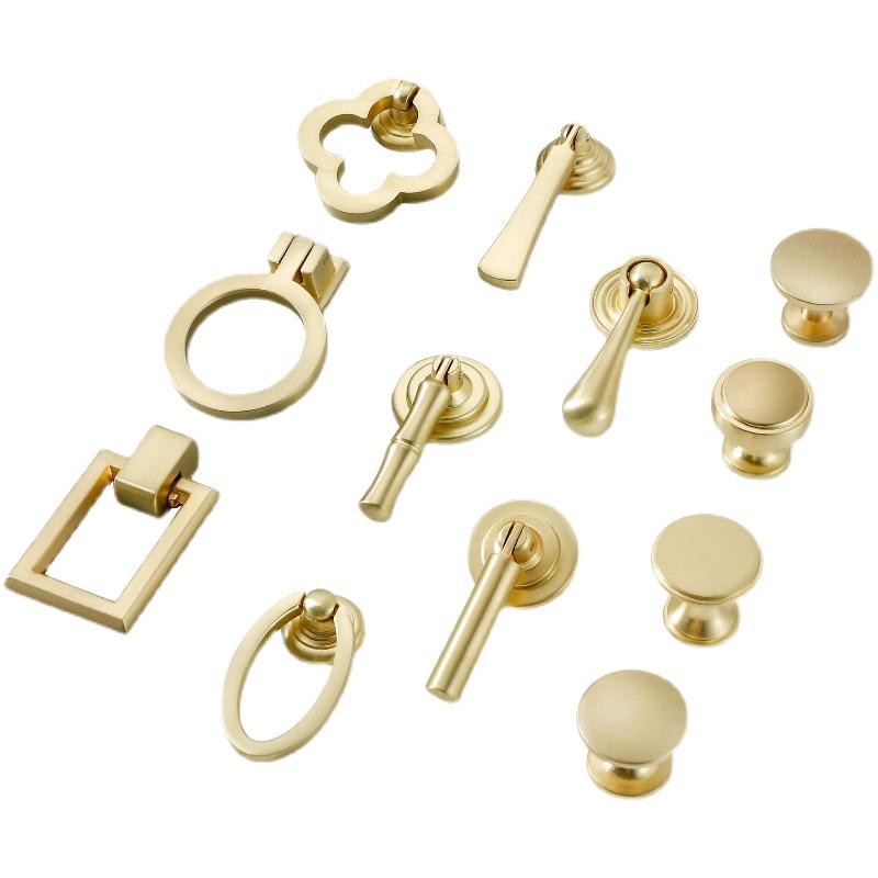 ・仕上げ: 銅ヘアライン・素材: 亜鉛合金・スタイル: ライトラグジュアリー・穴数: 単穴・用途: キャビネット扉・ハンドルタイプ: 表面実装型