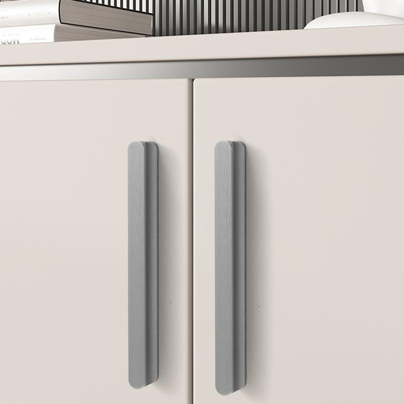 ・素材: スペースアルミニウム・用途: キャビネットドア・カラー展開: マットブラック、グレー、スキンフィールホワイト、ブラッシュゴールド、ウェイファゴールド、ブラッシュグレー・穴ピッチ展開: 64mm, 96mm, 128mm, 160m...